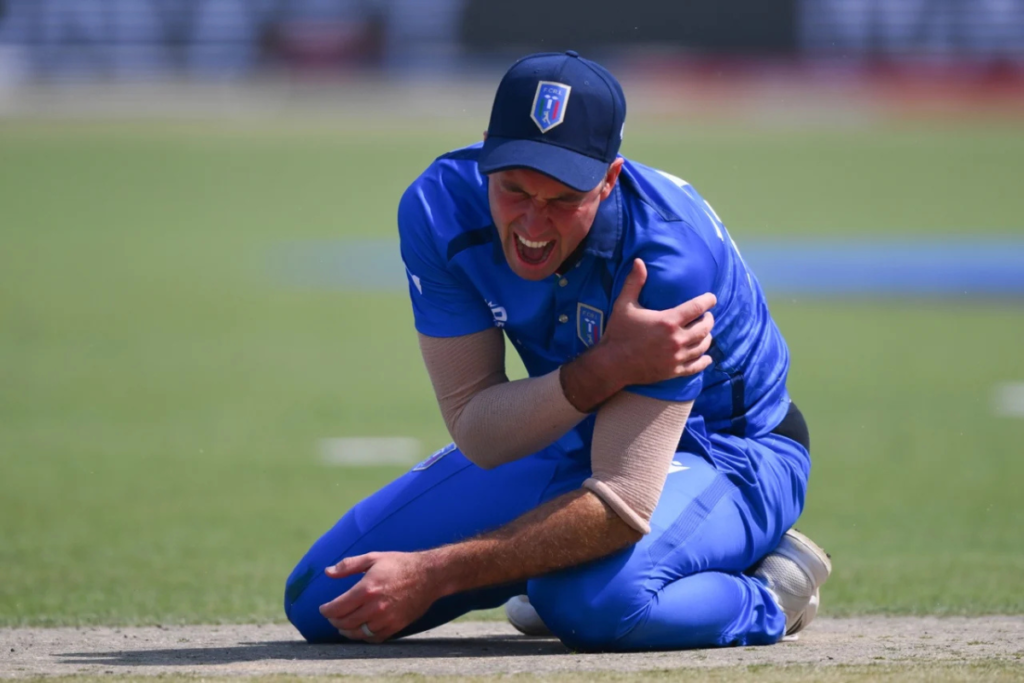 Wayne Madsen Injury Update: Italy Captain Walks Off With Shoulder ...
